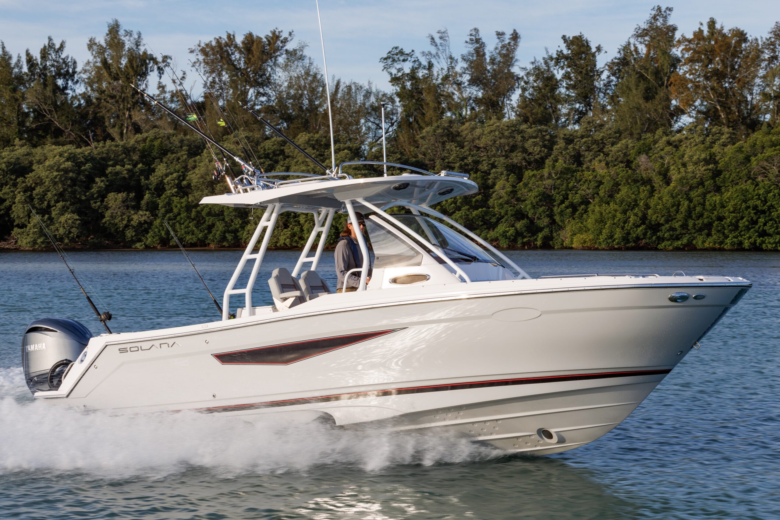 Solara S-250 Center Walkaround - RCR Yachts